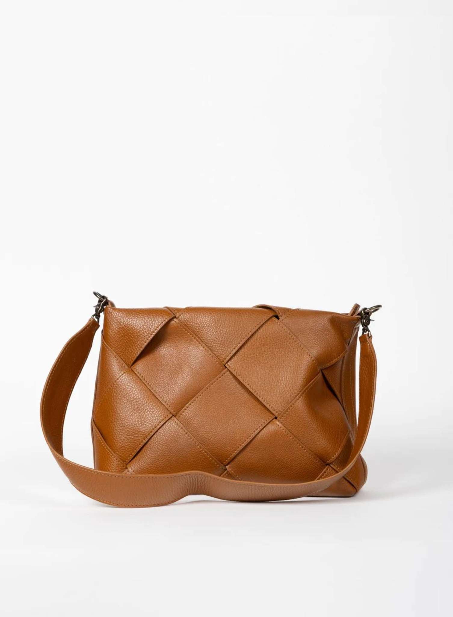 Geometric Braided Leather Shoulder Bag with Zipper Closure – Circa